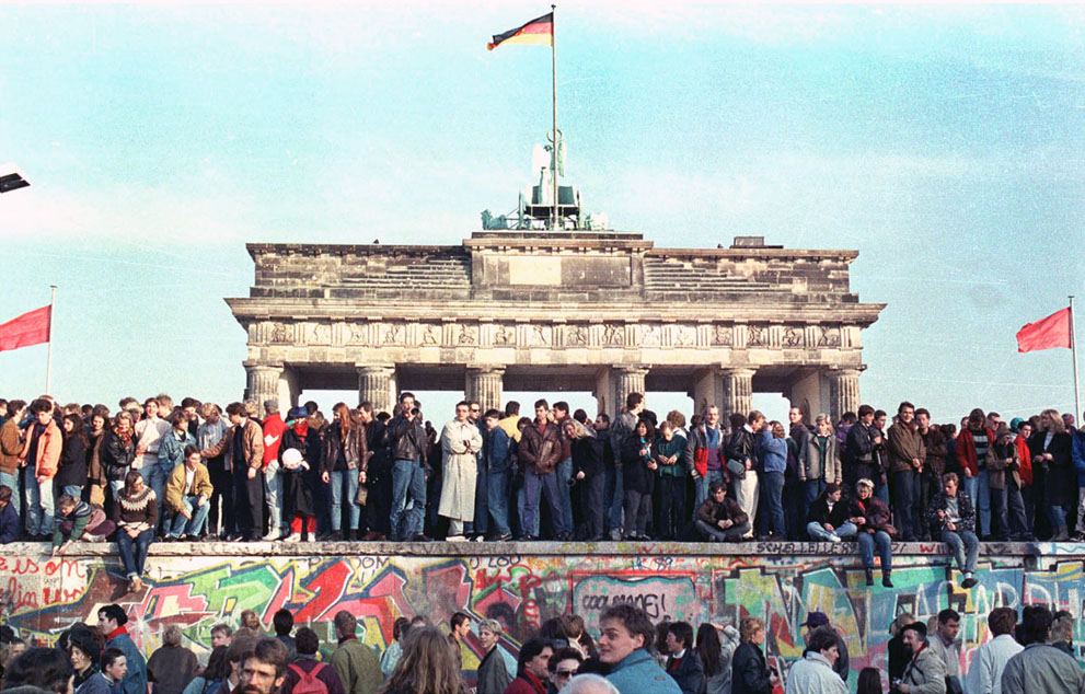 25 Photos For 25 Years: The Fall Of The Berlin Wall - The All My Faves Blog